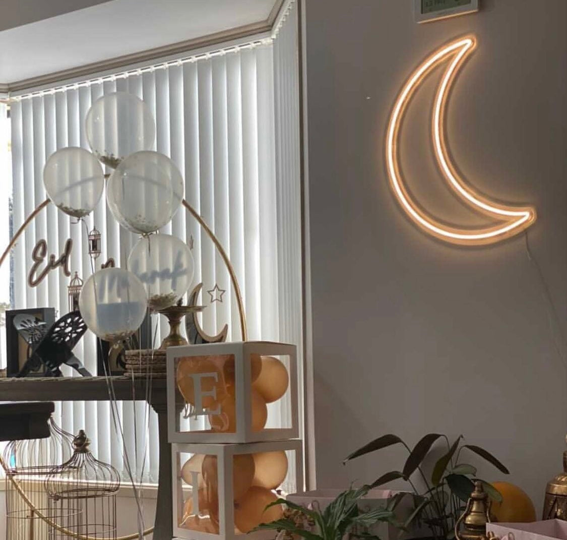 Cresent moon NEON lights – Pretty Pieces by Tara